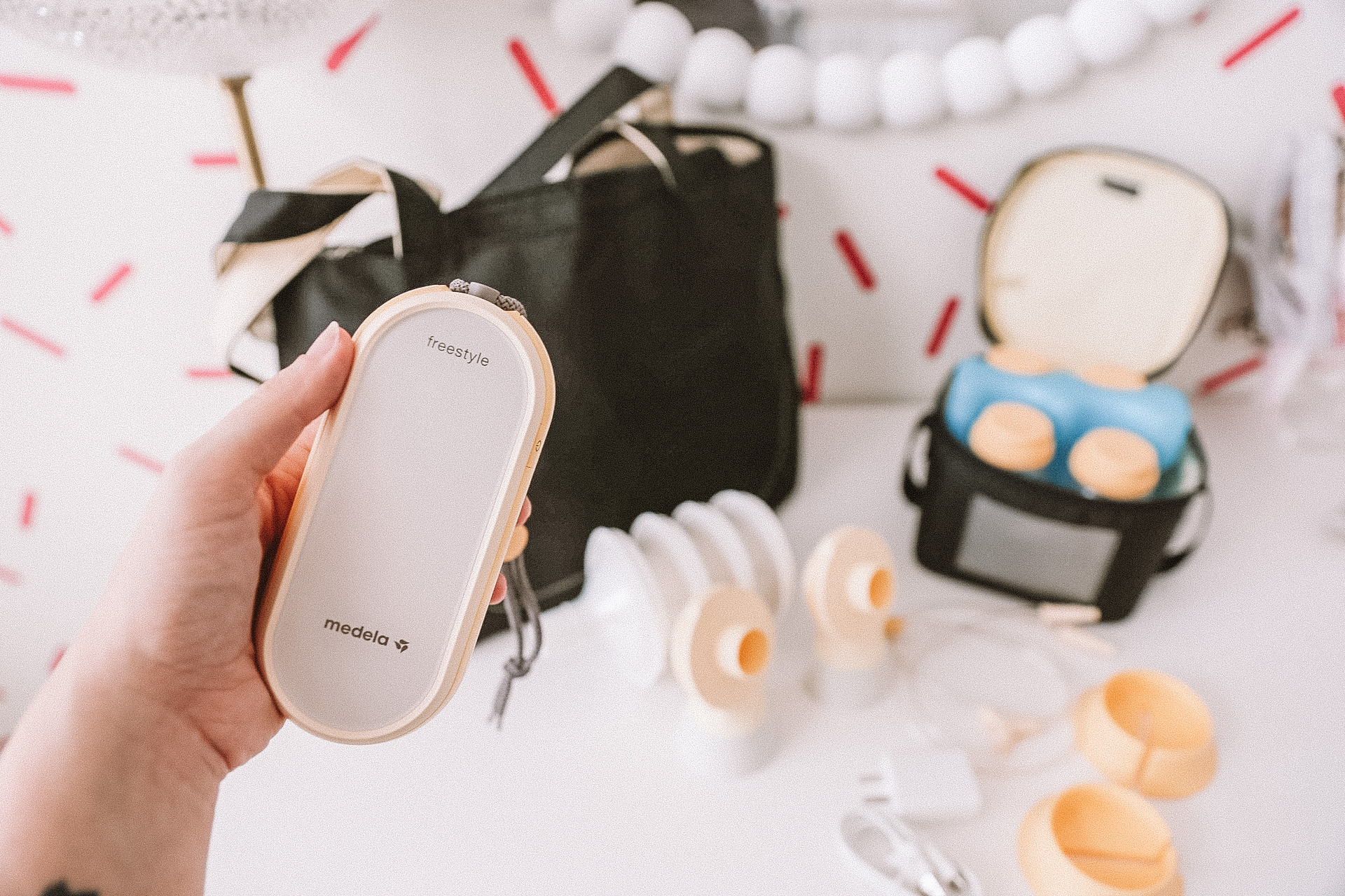 Medela Freestyle Flex vs Pump In Style MaxFlow Breastpumps: Which One ...